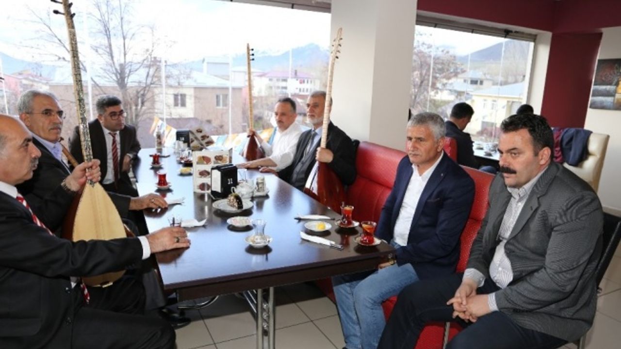 1966 Varto depreminde ağıt yazdı 52 yıl sonra Varto’ya konser vermeye geldi - Trabzon Haber ...