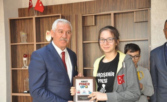 İl Milli Eğitim Müdürü Osman Elmalı Başarılı Öğrencileri Makamında ... İl Milli Eğitim Müdürü Osman Elmalı Başarılı Öğrencileri Makamında ...