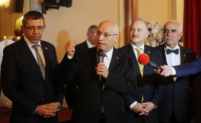 Başkan Yaşar, ’Yıla Değer Katan’ ödülünü aldı - Trabzon Haber ...